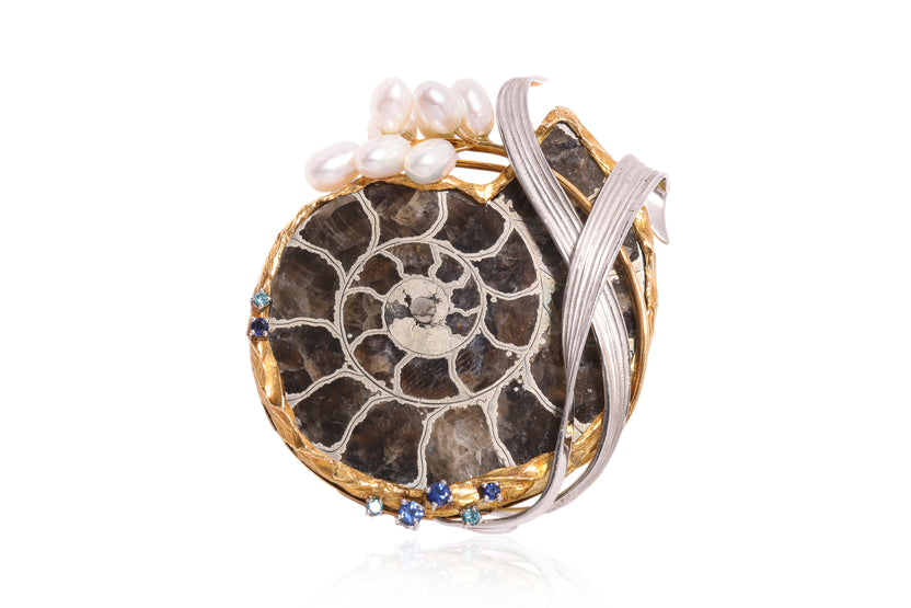AN AMMONITE FOSSIL AND MULTI GEMS TWO TONE PENDANT/BROOCH BY ISHIGAWA ...
